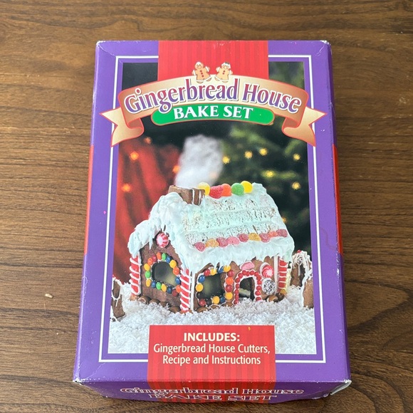 Kitchen | Vintage Gingerbread House Bake Set 201 With 7 Cutters And ...